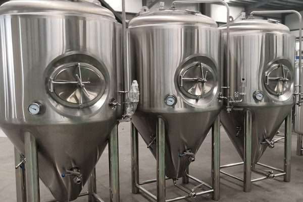 In-Depth Look at Conical Fermentation Tanks - Vdobrew